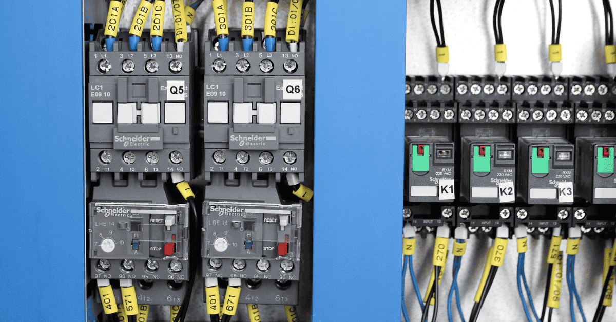 ¿Qué es un relé y cómo funciona? - Ingeniería fácil